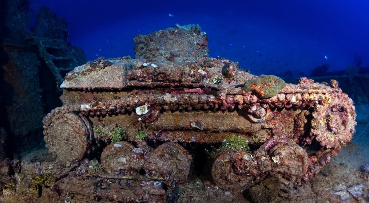 Enter inside the Nippo Maru Wreck - Master Liveaboards